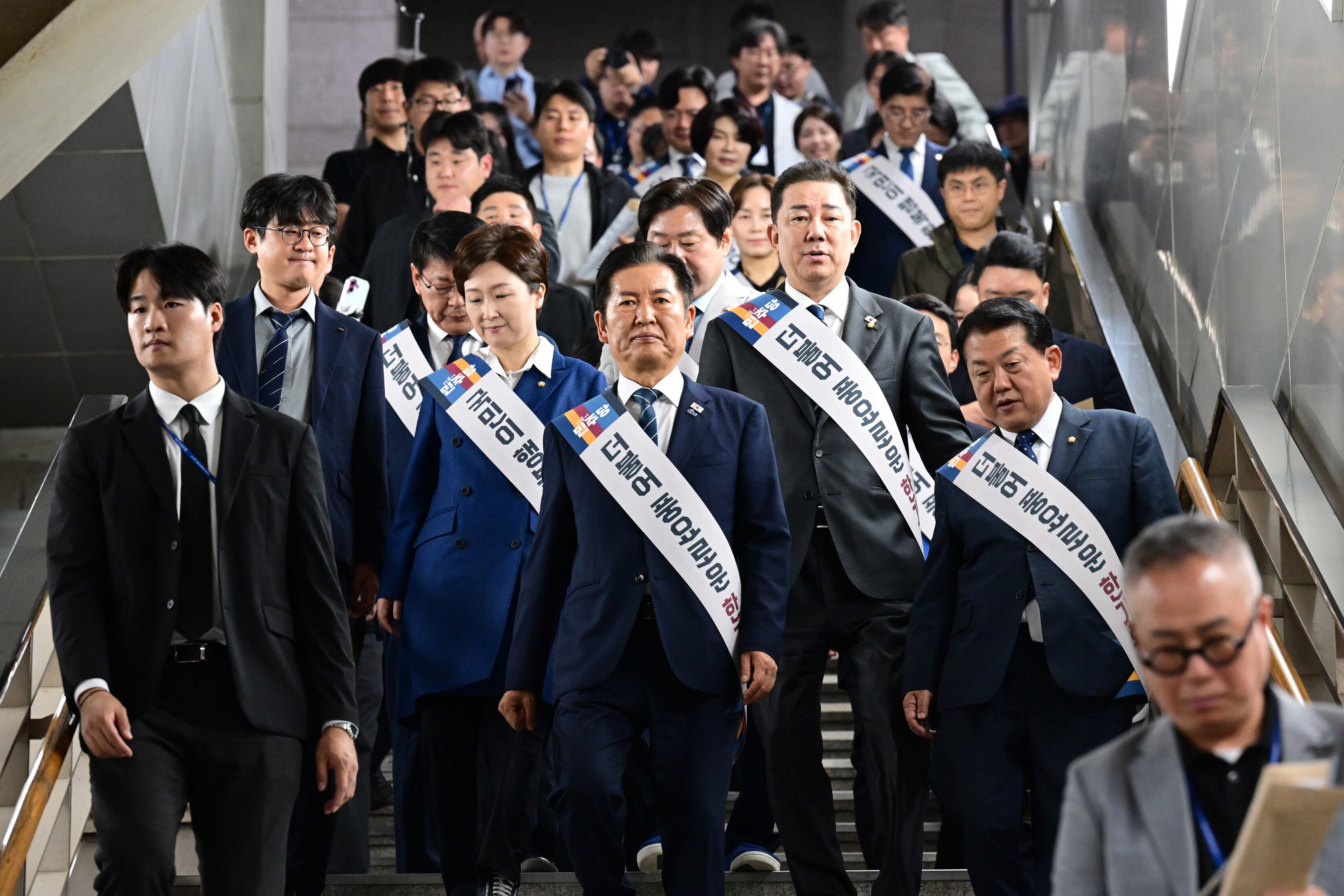 Court Frees Lee Jin-sook Amid Political Backlash