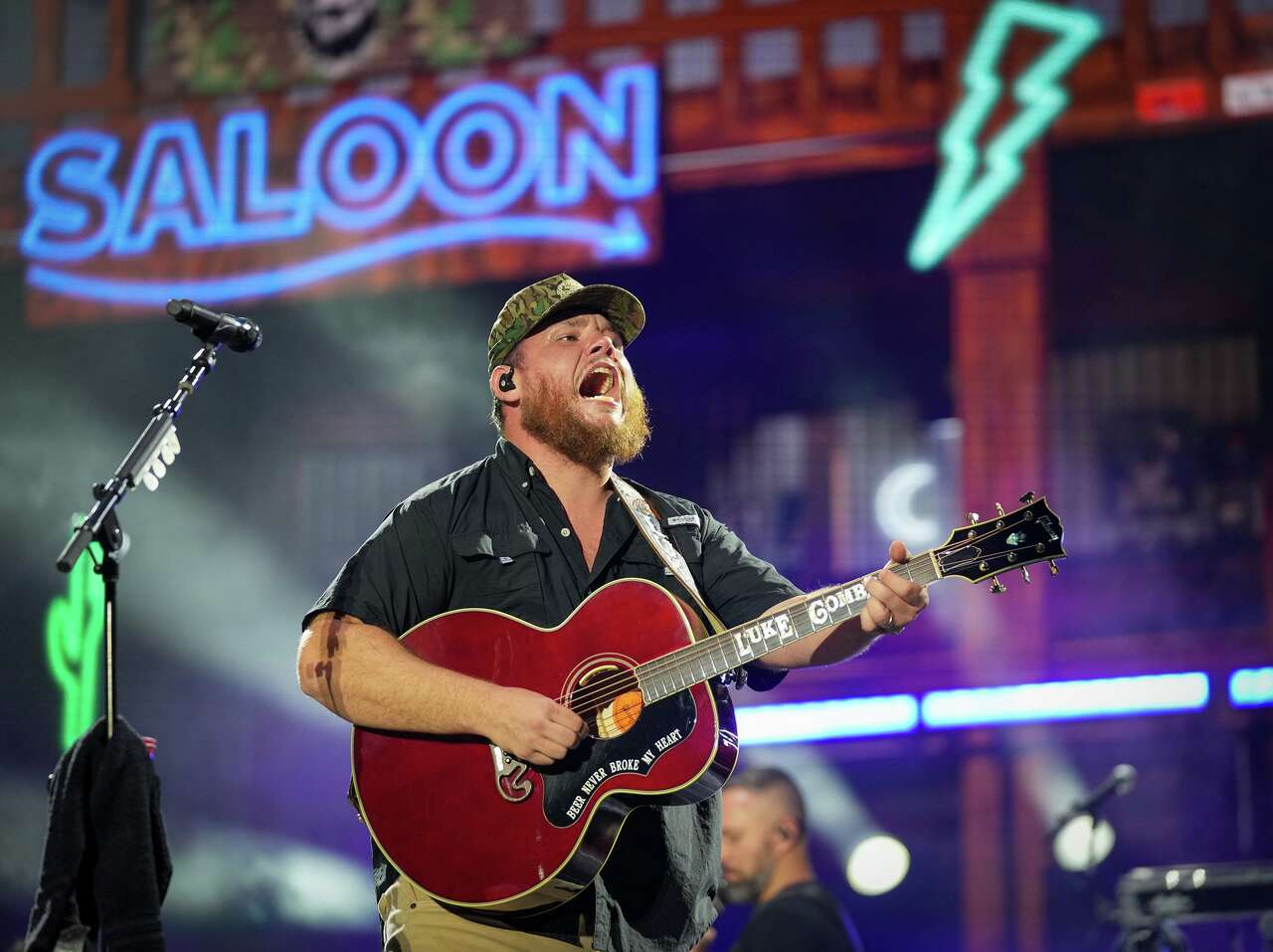 Luke Combs brings honky-tonk energy - and fireballs - to ACL Fest 2025