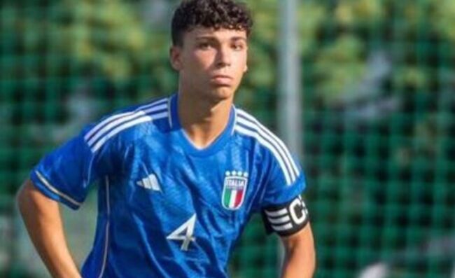 Il talento del Napoli, oggi capitano dell'Italia U18 nella gara contro ...