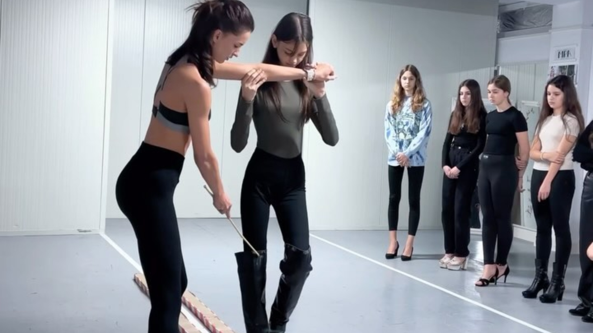 Fashion shows: the extreme exercises models are subjected to