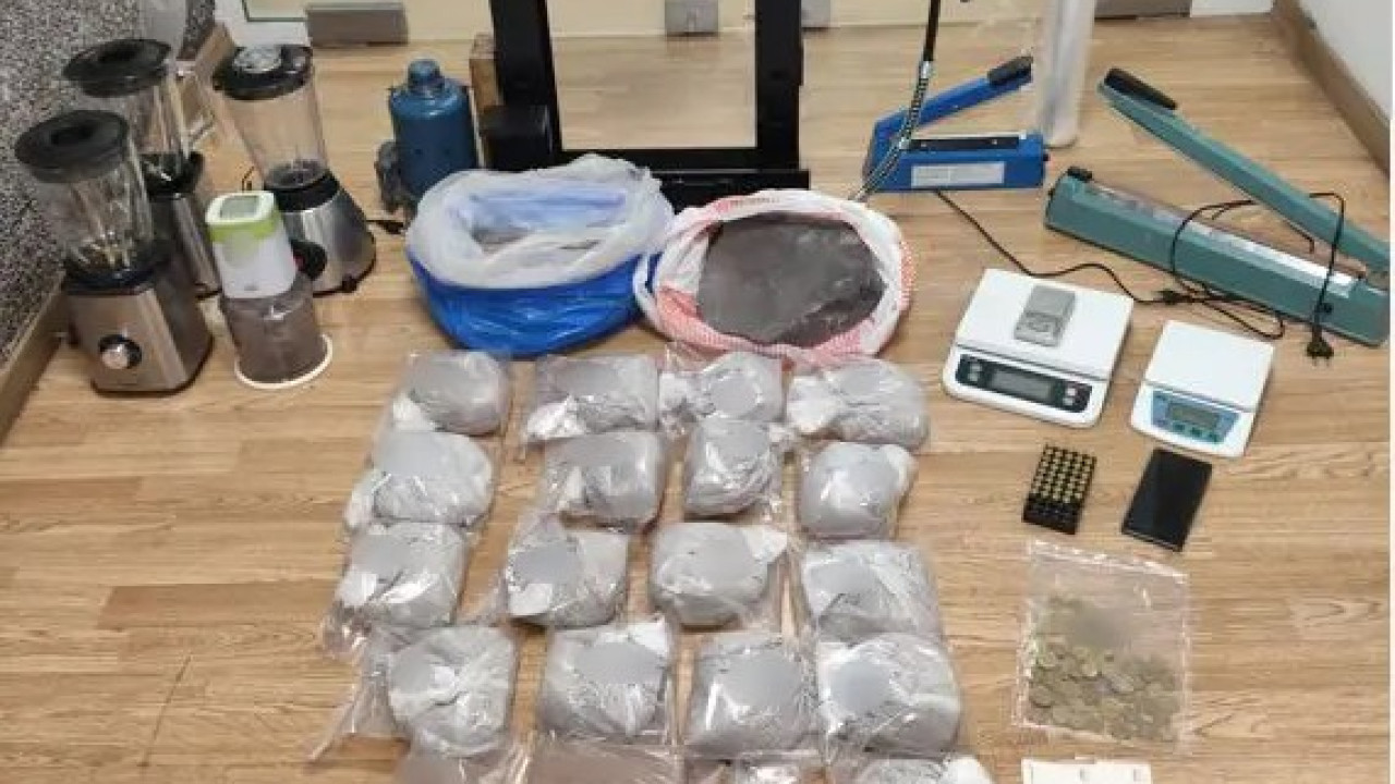 ΕΛΑΣ: Σύλληψη 32χρονου στην Αθήνα για κατοχή και διακίνηση μεγάλης ...