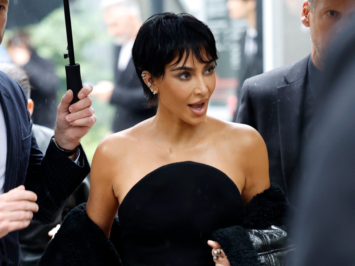 Spitting image of mother Kris Jenner: Kim Kardashian with pixie cut in Paris