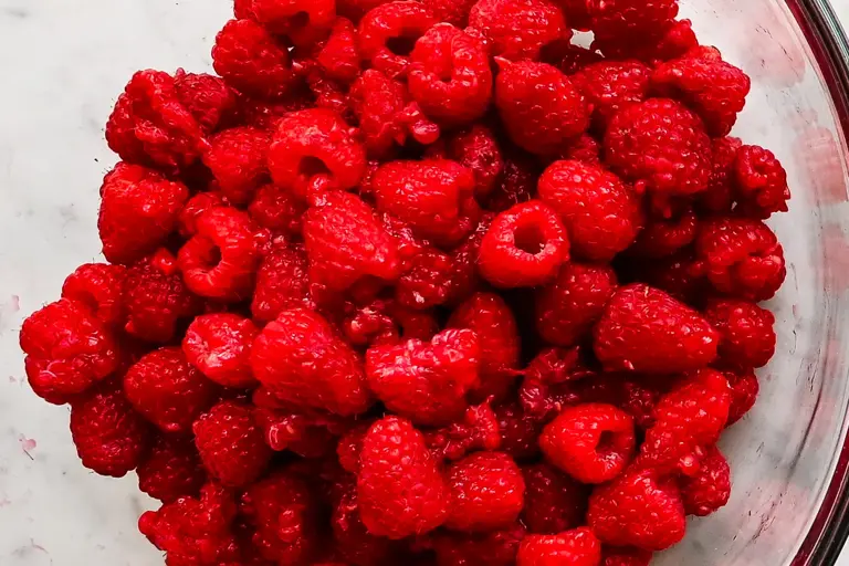 Homemade raspberry jam (easy, no pectin needed!)