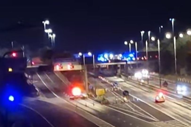Man killed in M62 crash after police chase at 1am