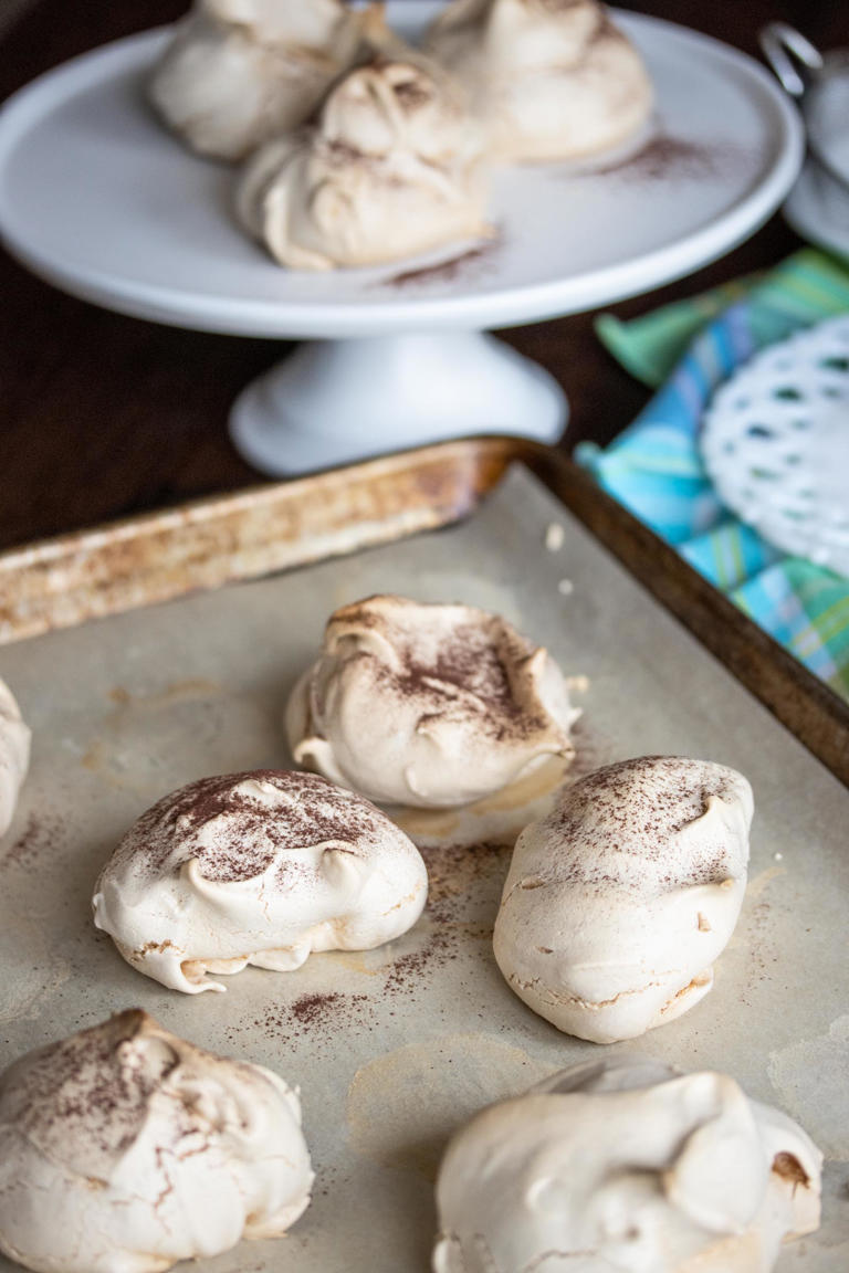 Delicate Cocoa Meringues: A Sweet Touch of Perfection