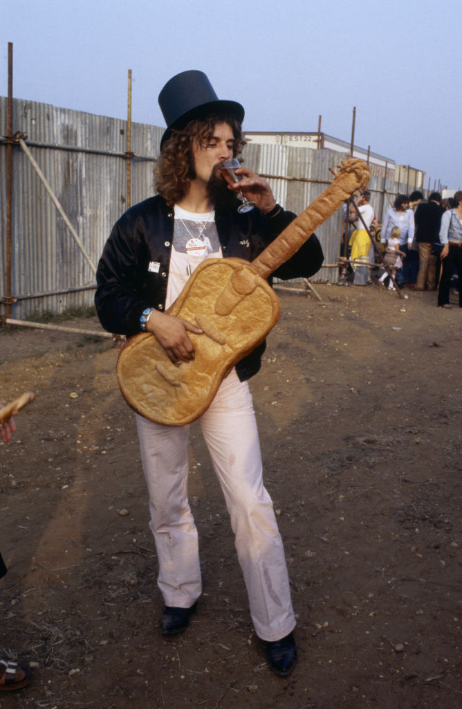 The Big Yin: 17 fabulous photos from the life and times of Billy ...