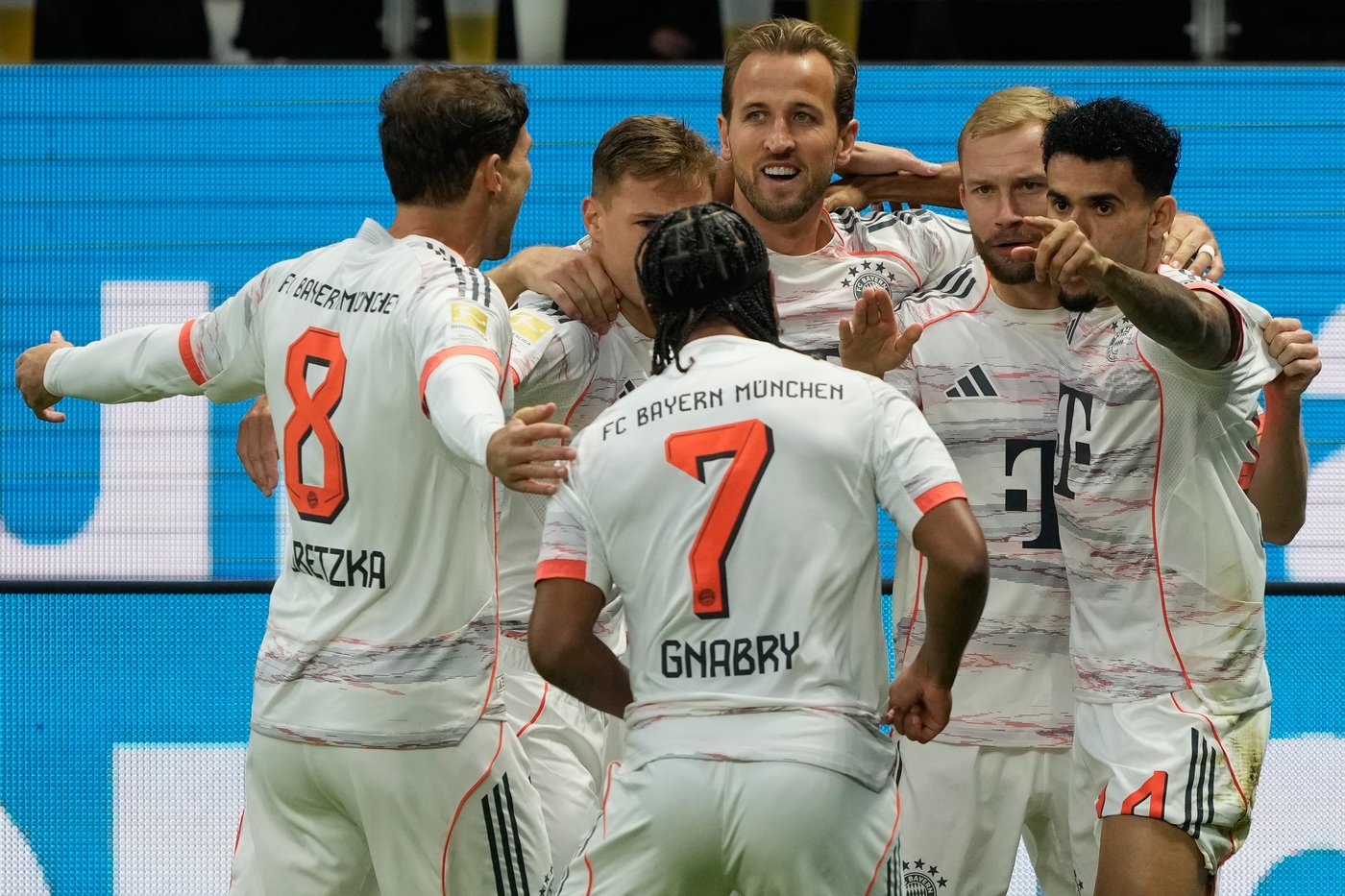 Luis Díaz scores after 15 seconds for Bayern against Frankfurt