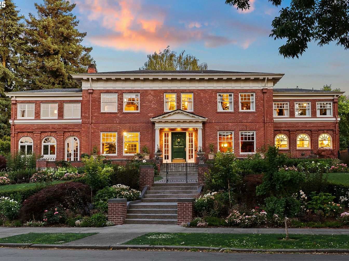 1912 Gatsby-Era Elegance: An Oregon Landmark Meticulously Restored for Success and a Brilliant ...