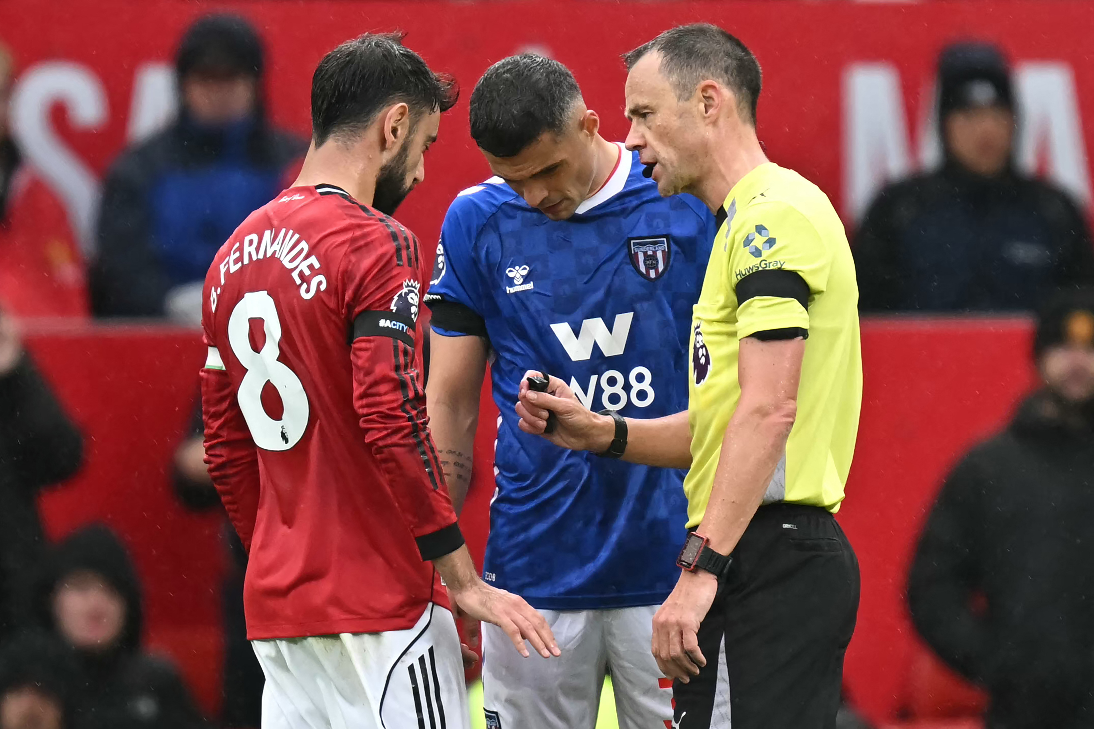 ‘Wrong call’ – Keith Hackett blasts VAR after Sunderland penalty ...