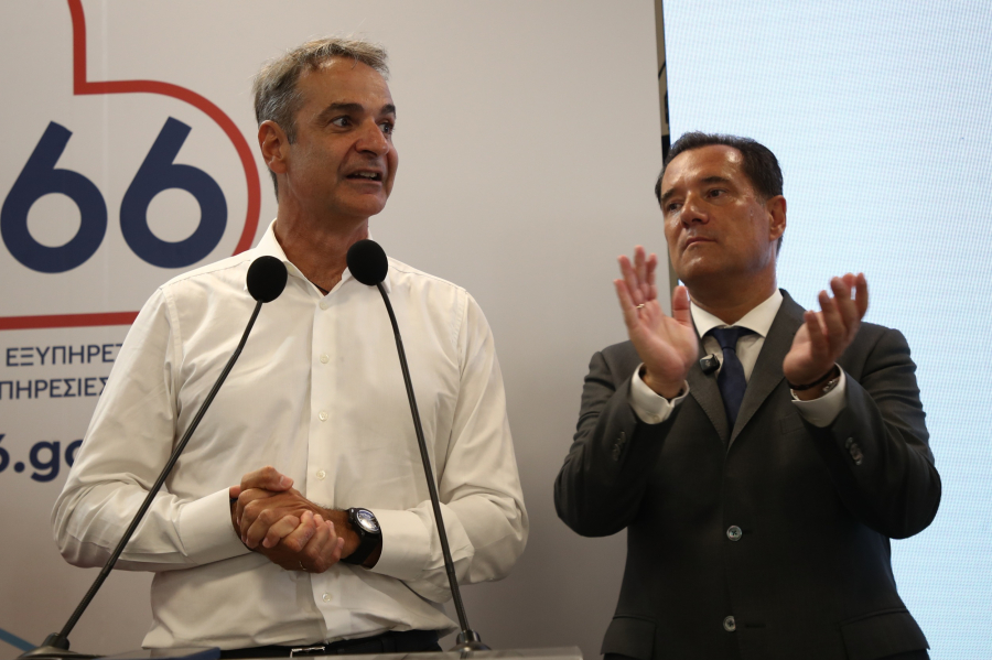 Ο πρωθυπουργός με τον Άδωνι και όχι με τον Δένδια