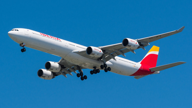 Why The Airbus A340 Commercial Jet Has Such Tiny Engines