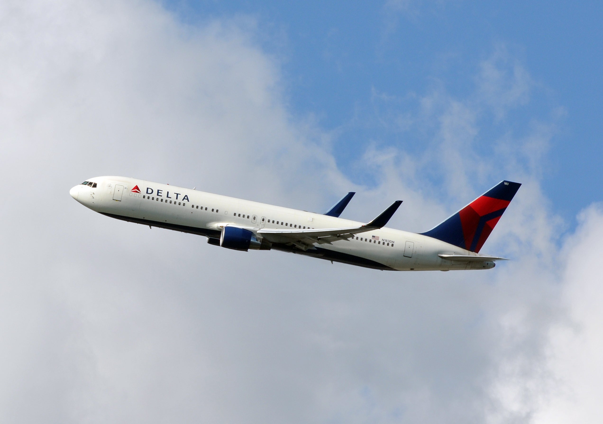 Unlock $100 eCredit on 2026 Europe Flights With Delta SkyMiles