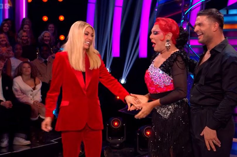 Strictly's Tess Daly speechless on live show after celeb 'roasts' outfit
