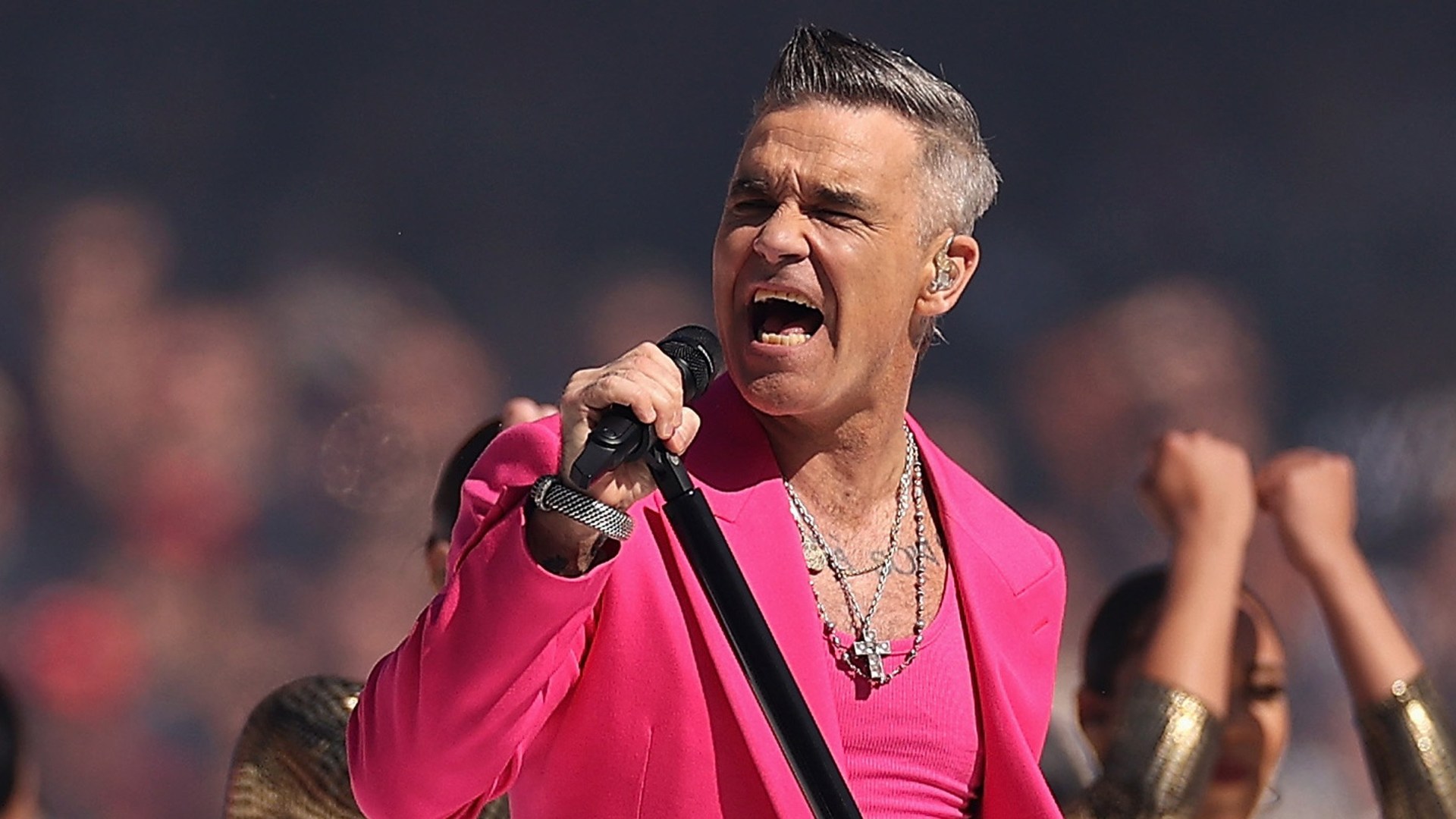 Robbie Williams’ concert cancelled for public safety