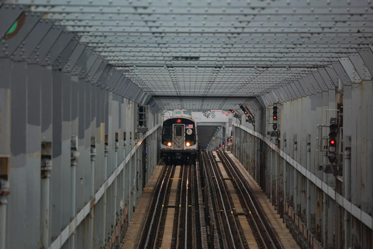 Teens fall while suspected of 'subway surfing' on NYC bridge, 1 dead