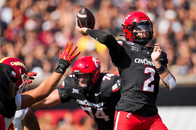 Cincinnati Bearcats knock off ranked Iowa State / Replay