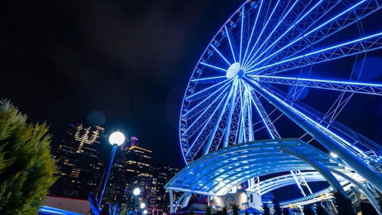 Seattle lights up blue for Mariners ahead playoff games