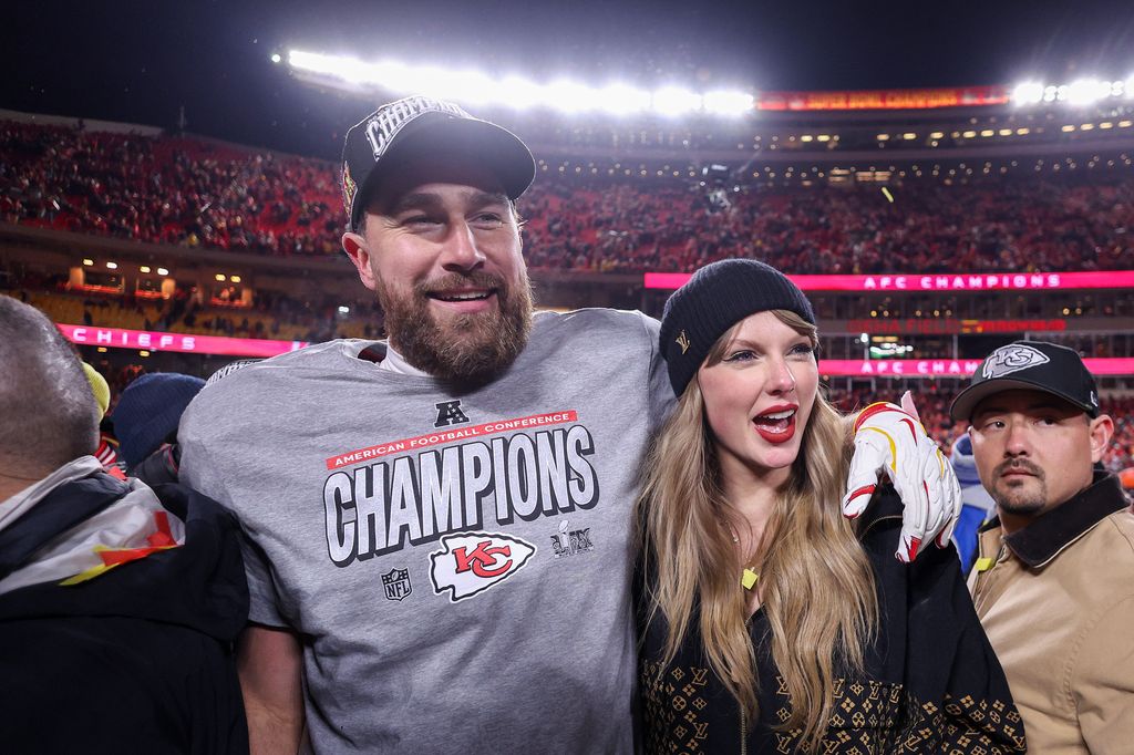 Taylor Swift makes low key appearance with dad to Travis Kelce's game