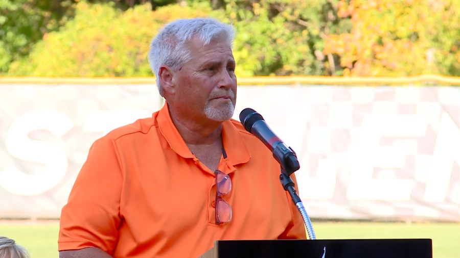 Huntington retires Mike Frame’s jersey at field dedication
