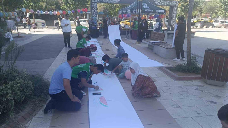 Batman’da İsrail’in Gazze saldırılarına çizimlerle tepki gösterildi