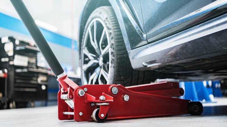 6 Types Of Automotive Jacks (And When To Use Them)