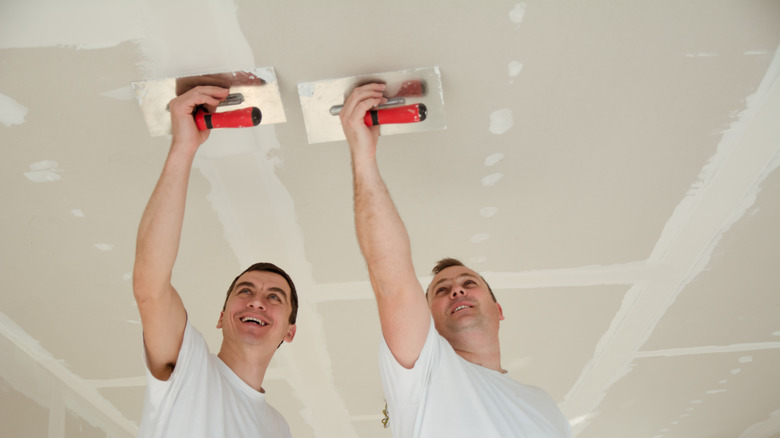 Joint Compound Vs. Spackle: What's The Difference?