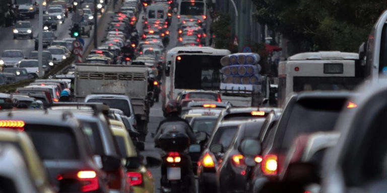 Αιγάλεω: Κυκλοφοριακό κομφούζιο στη Λεωφόρο Κηφισού λόγω τροχαίου ...