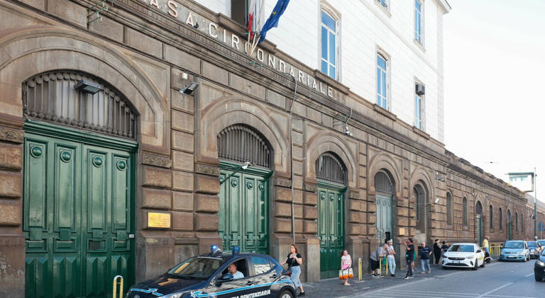 Napoli, detenuto morto nel carcere di Poggioreale: ha avuto un arresto ...
