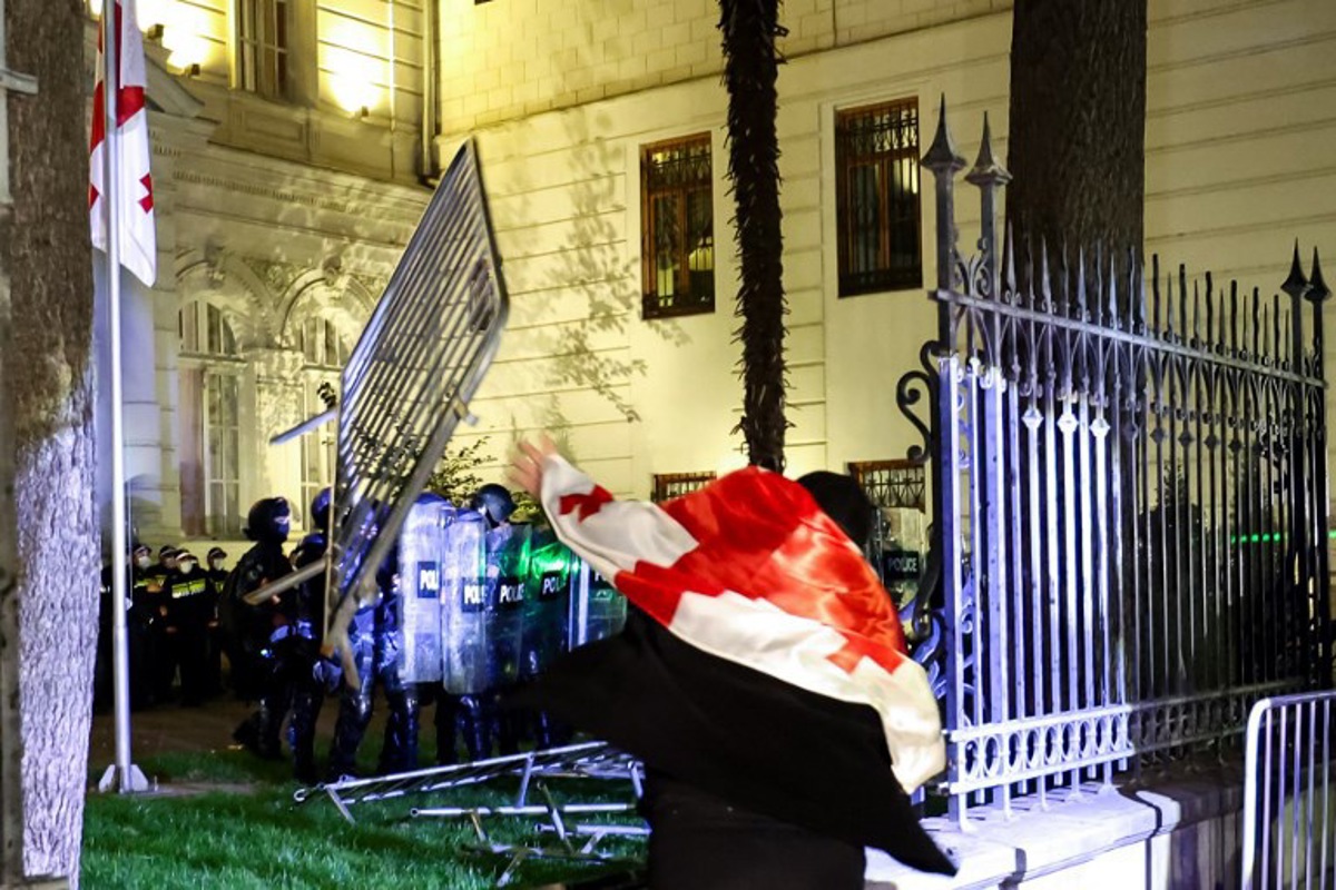Tienduizenden betogen in Georgië tegen regering