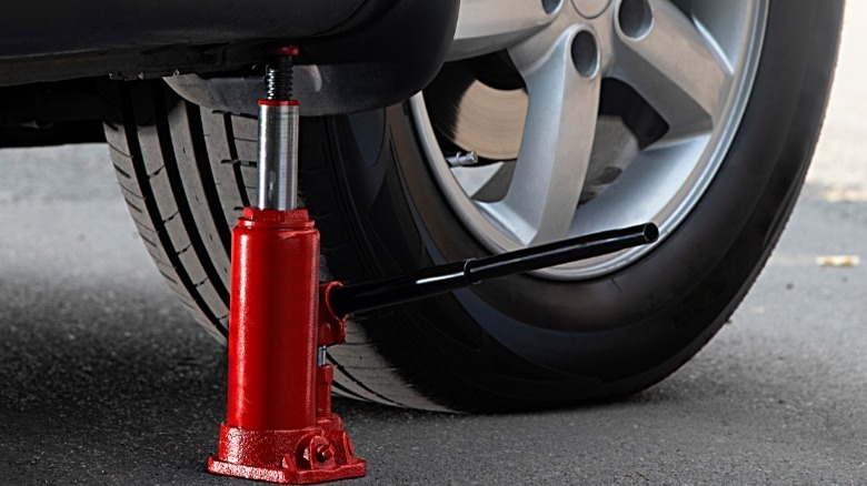6 Types Of Automotive Jacks (And When To Use Them)