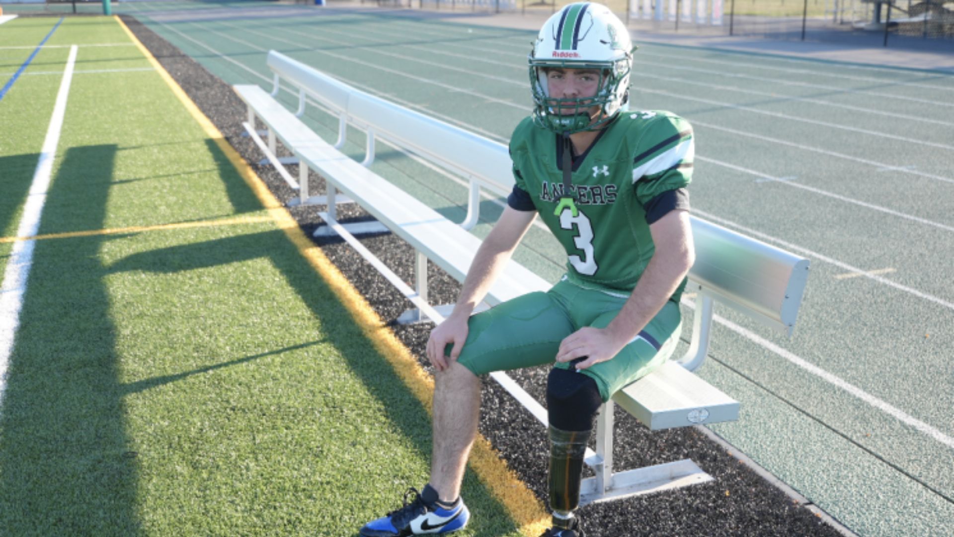 'Inspiring these kids': Amputee, Gavin Burns, joins Lew-Port football ...