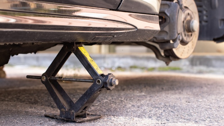 6 Types Of Automotive Jacks (And When To Use Them)