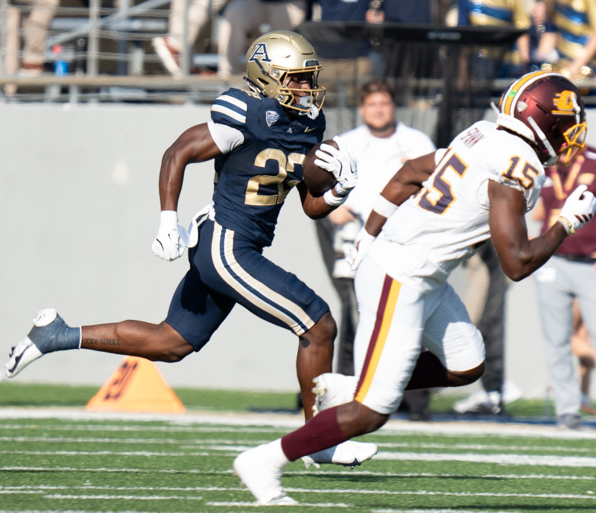 Akron Zips football and linebacker Gage Summers are on a roll with ...