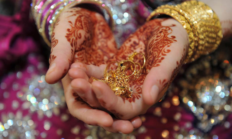 Areas with high cousin marriage rates 'more likely to claim benefits ...