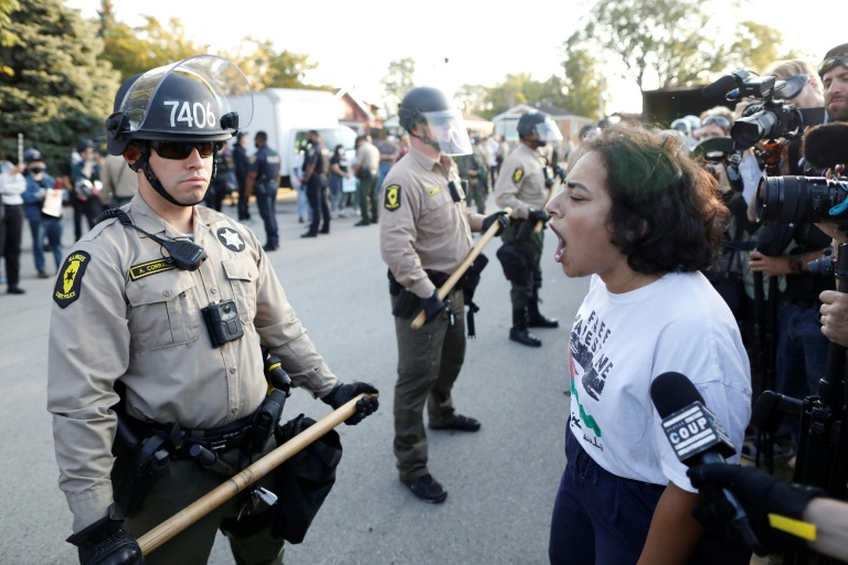 US agent shoots Chicago motorist as judge blocks troops to Portland