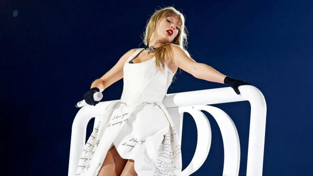 Taylor Swift's 'End of an Era' Trailer Goes Behind the Scenes of the ...