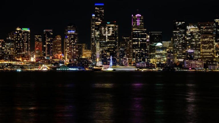 Seattle lights up blue for Mariners ahead playoff games
