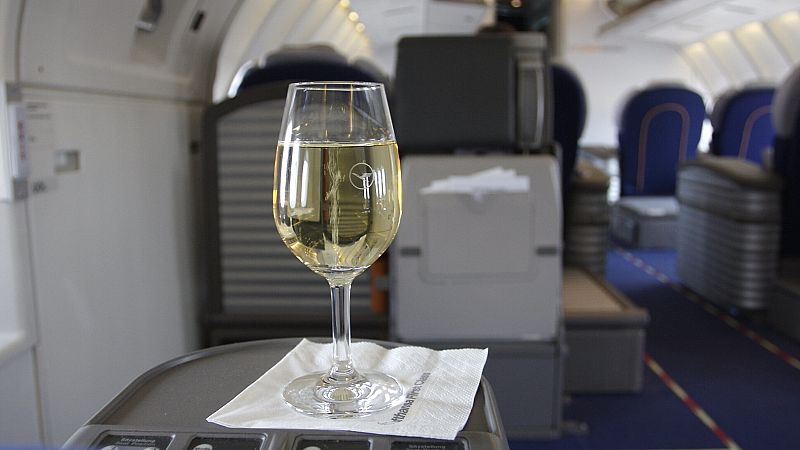 Air Canada offers free booze in economy. Will it be comfort or chaos at ...