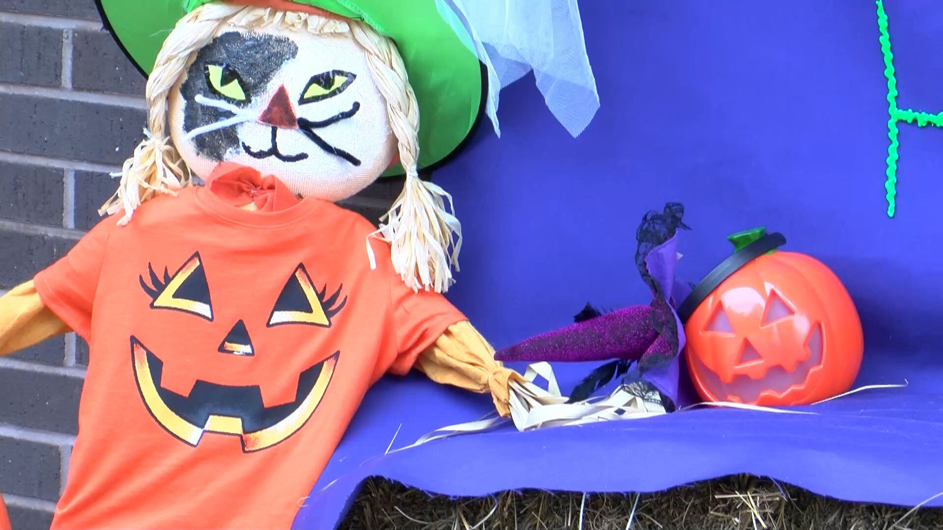 Annual Scarecrow Convention brings unique fall displays to Wiggins