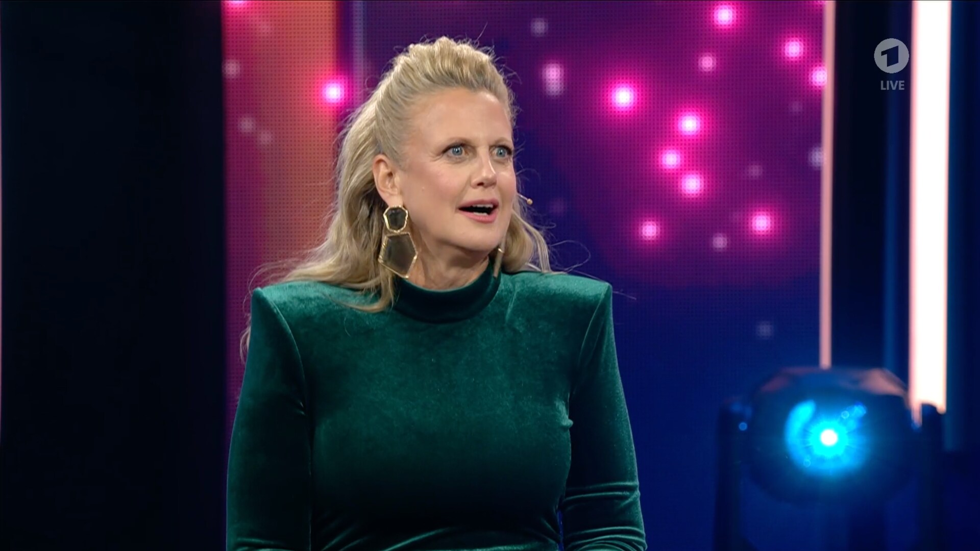 Barbara Schöneberger überrascht mit elegantem Outfit bei "Verstehen Sie ...