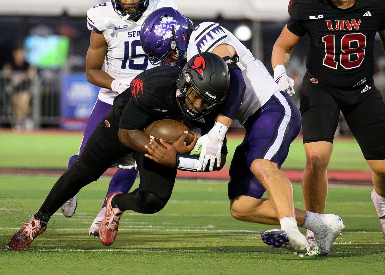 Stephen F. Austin outmuscles Incarnate Word in 31-17 win