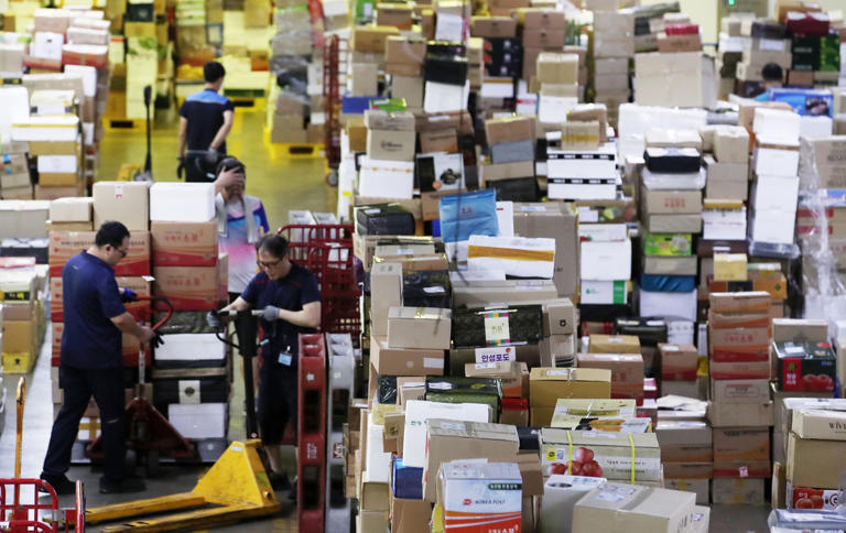Spike in deliveries for Chuseok means hike in lost, damaged packages