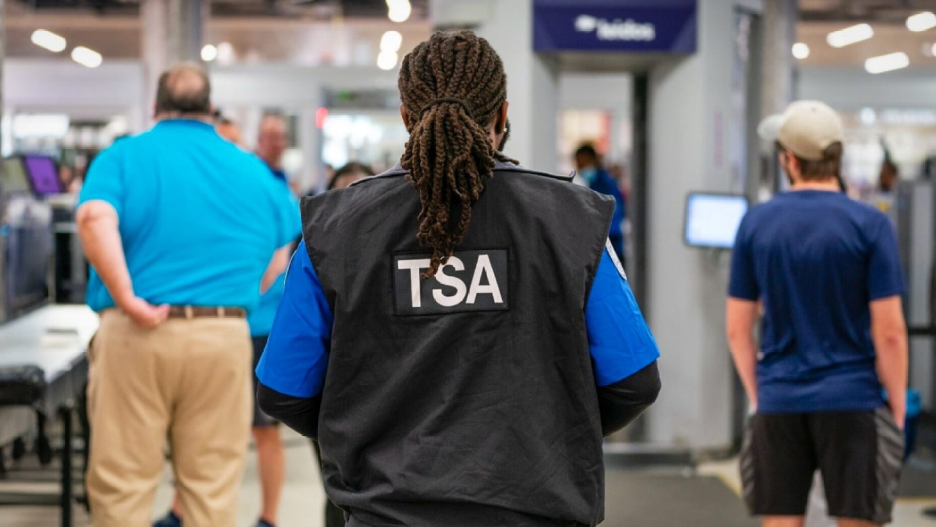 TSA Union leader warns workers could call out sick if no government ...