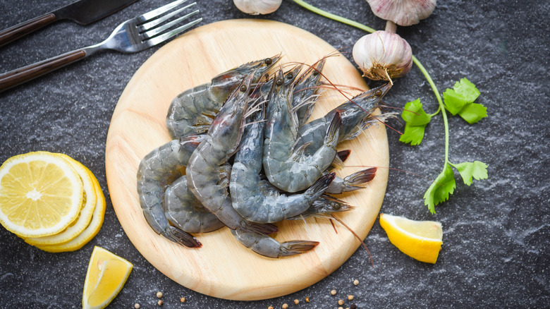 Here's How You Can Tell If Shrimp Is Undercooked
