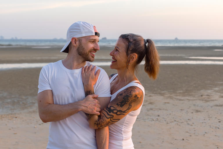 People Who Married Or Dated Significantly Older Partners Are Sharing ...