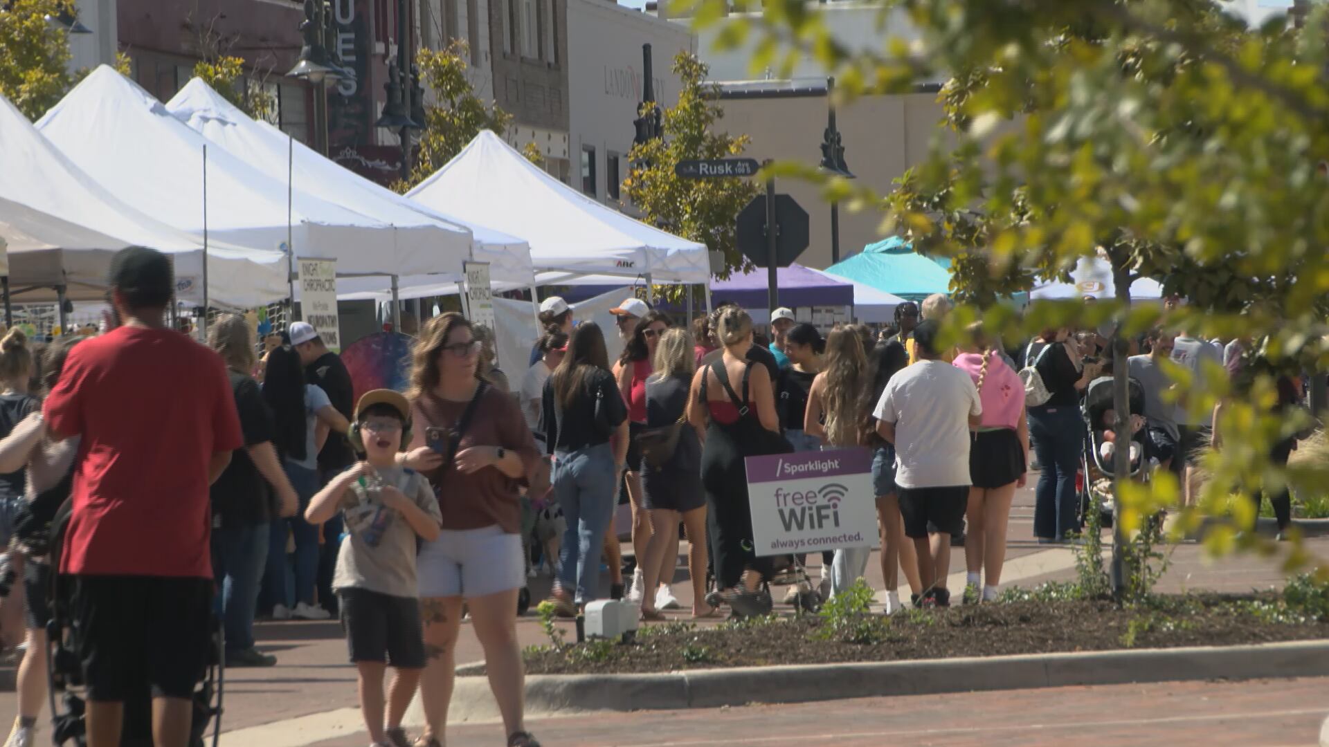 Denison waves ‘hello’ to autumn with annual Fall Festival
