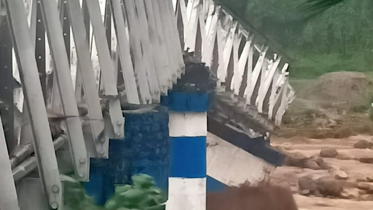 6 dead as bridge collapse and landslides cut off roads in Bengal's Darjeeling