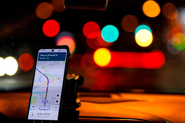 Newsom signs bill giving 800,000 Uber and Lyft drivers in California ...