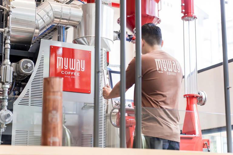Mô hình rang xay cà phê kết hợp nhà hàng tại My Way Coffee