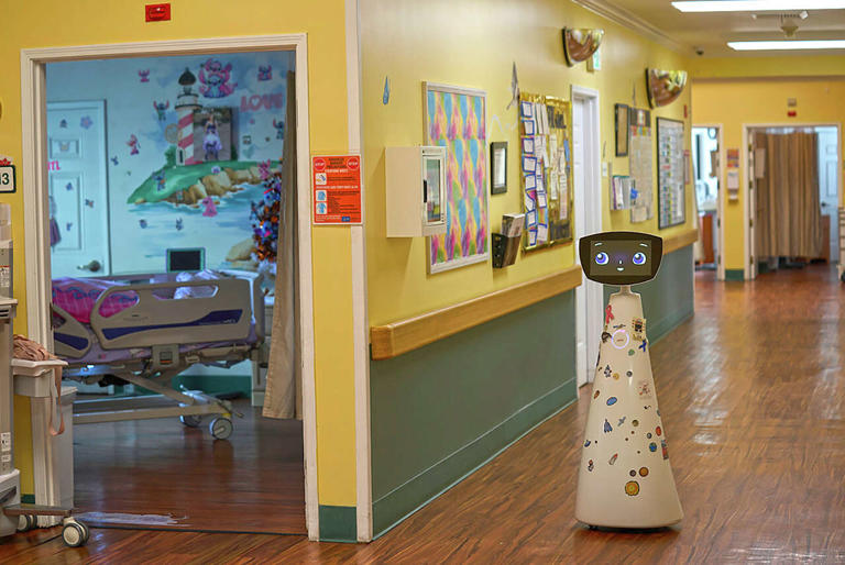 A robot programmed to act like a 7-year-old girl works to combat fear ...